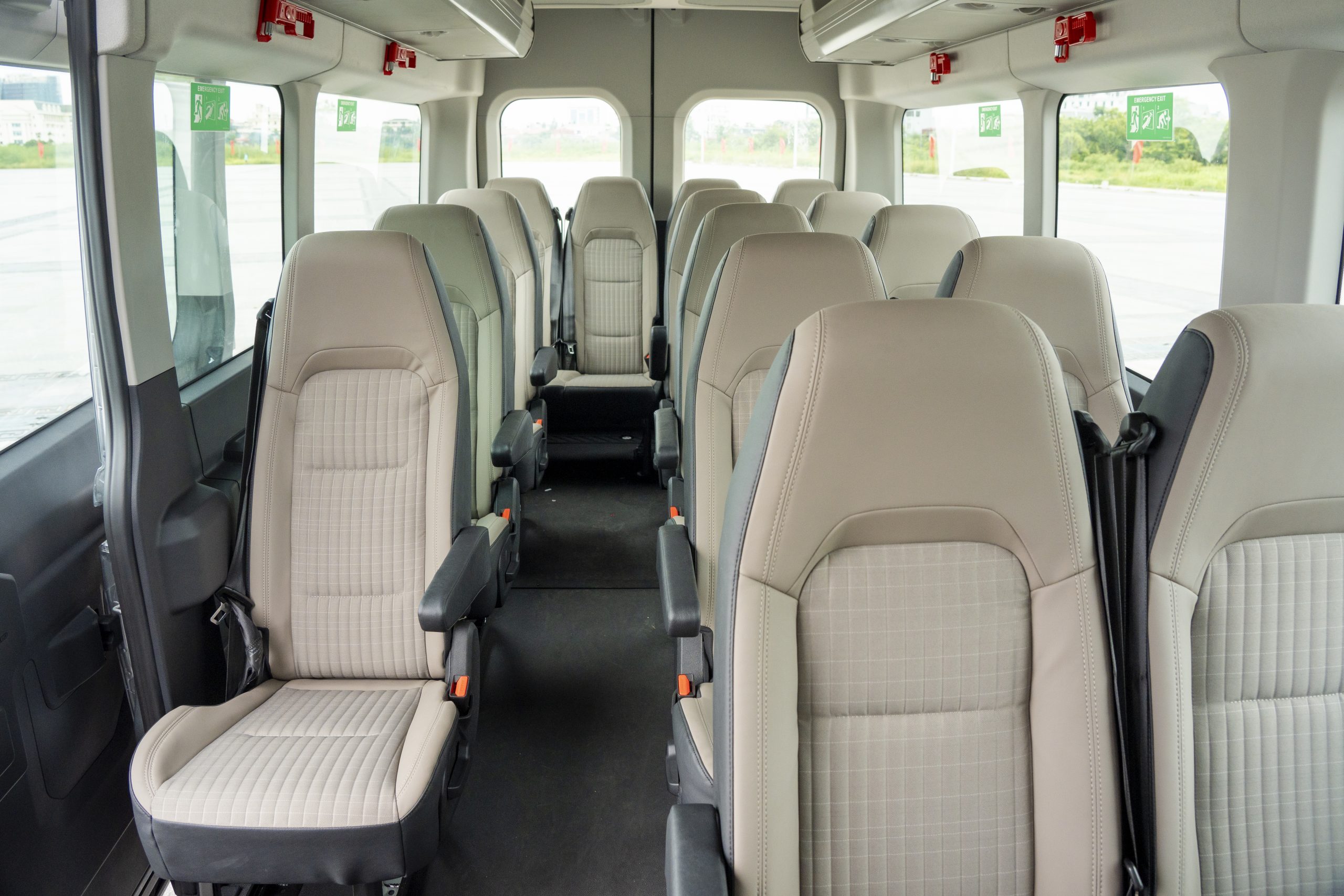 Ford Transit Premium+ Đánh giá toàn diện mẫu xe thương mại 18 cao cấp